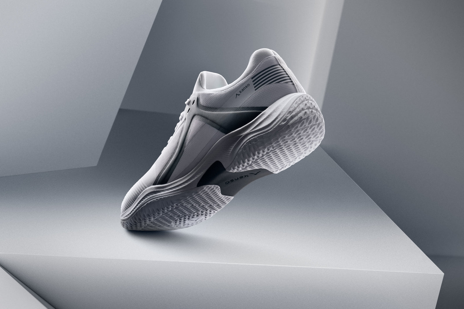 Kanso Sports Indoor Shoe EQx3 White / Black